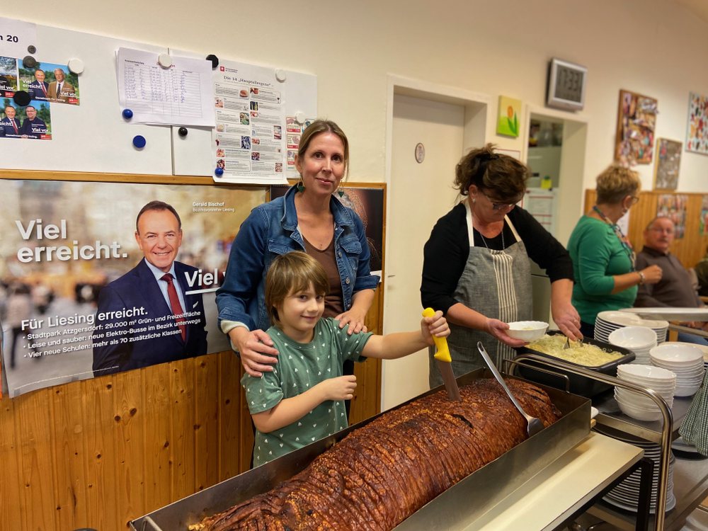 Die Sektion 20 hat zum traditionellen Spanferkelessen geladen | SPÖ Liesing